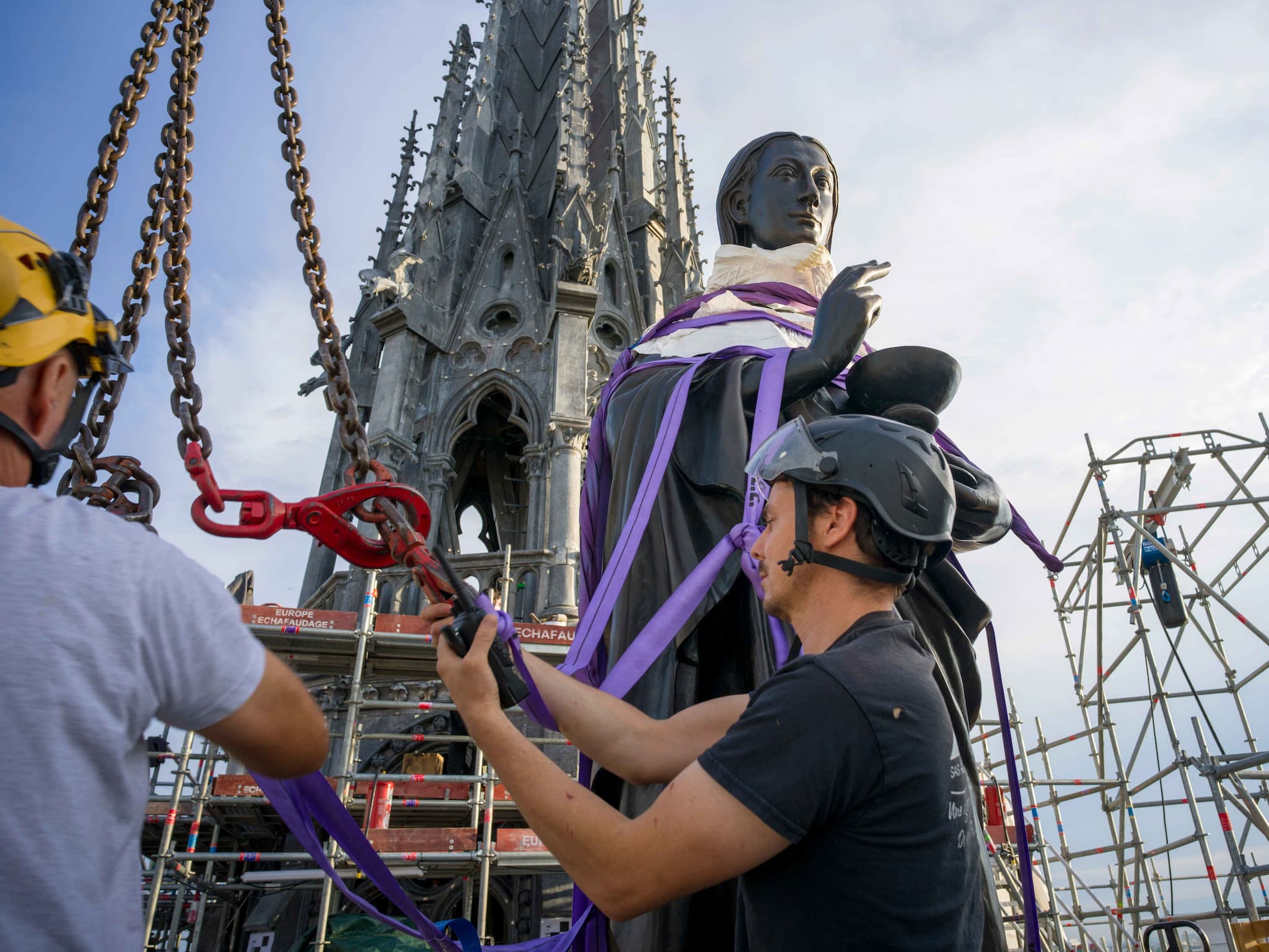 Rebâtir Notre-Dame de Paris - Les statues de la flèche sont reposées